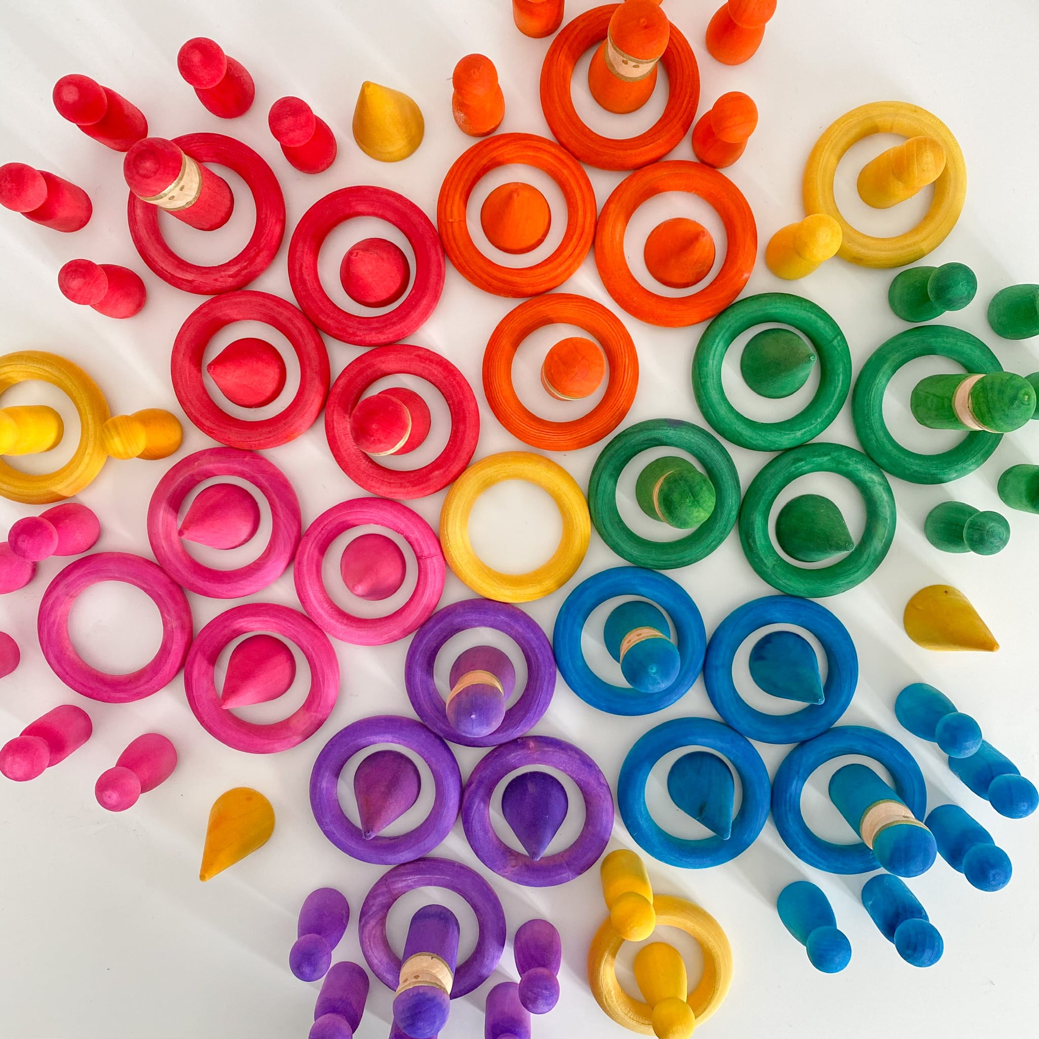 The Easiest Way to Dye Wood Toys - La Classe de Mme Caroline